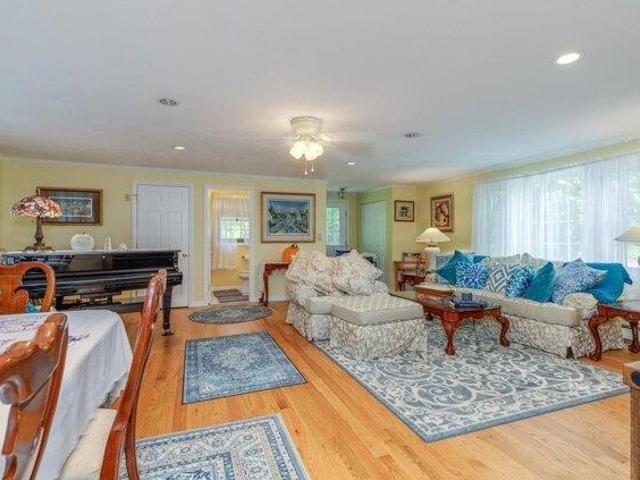 house with 5 bedroom, Londonderry NH ES105143908