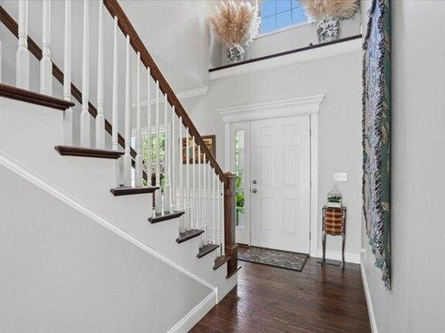 house with 5 bedroom, Londonderry NH ES105105998