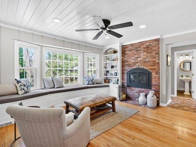 house with 5 bedroom, Longmeadow MA ES103036160