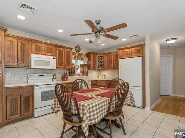 house with 5 bedroom, Lodi NJ DLS101800499