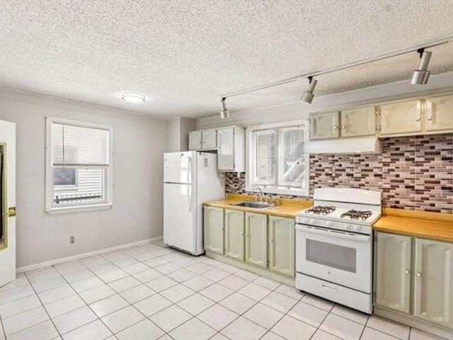 house with 5 bedroom, Lowell MA ES103102380