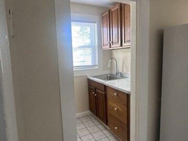 house with 5 bedroom, Lowell MA ES103250769