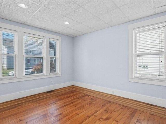 house with 5 bedroom, Lowell MA ES105106164