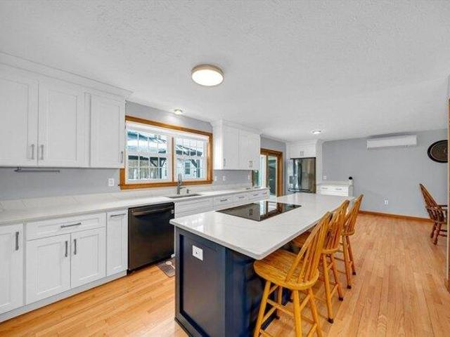house with 5 bedroom, Lunenburg MA ES104810211