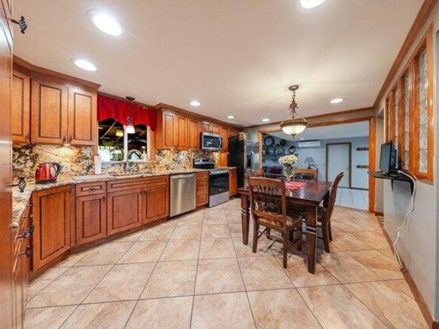 house with 5 bedroom, Ludlow MA ES103163404