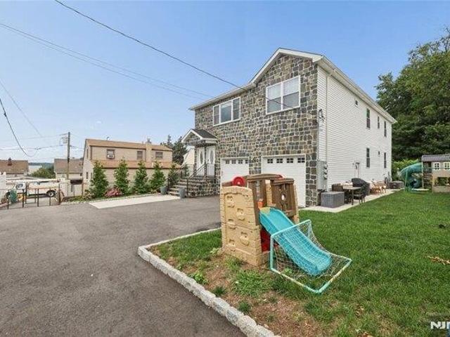house with 5 bedroom, Lyndhurst NJ ES105124742