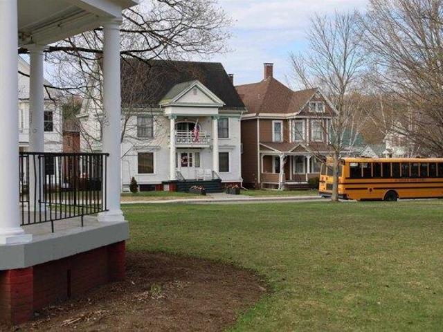house with 5 bedroom, Lyndon VT DLS103098354