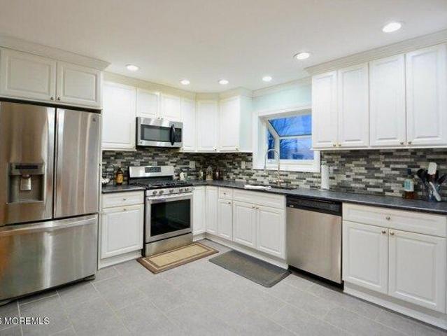 house with 5 bedroom, Manalapan NJ ES104832655