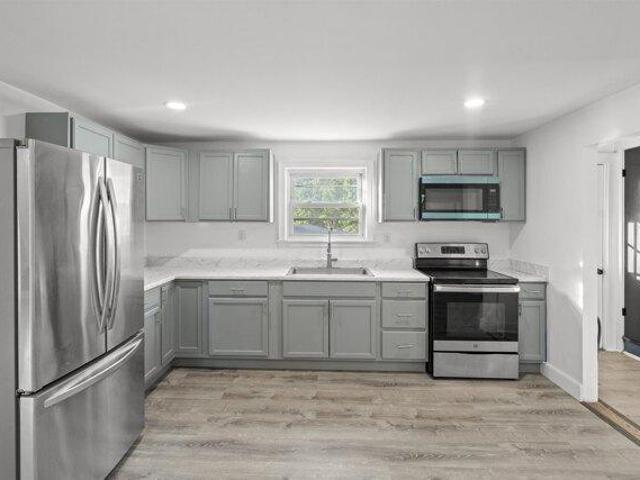 house with 5 bedroom, Manchester NH ES103433357