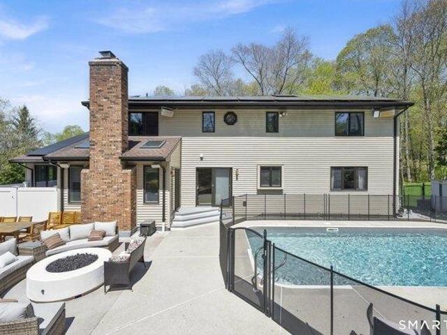 house with 5 bedroom, Manchester CT ES103074928