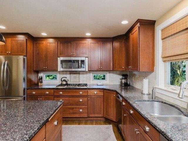 house with 5 bedroom, Mansfield MA ES103665398
