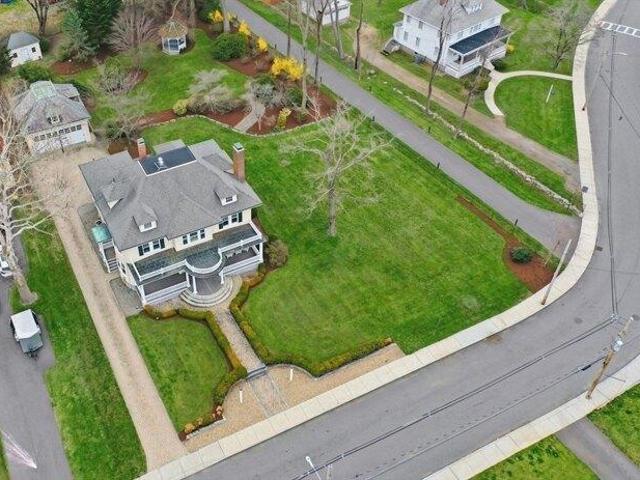 house with 5 bedroom, Mansfield MA ES105092595