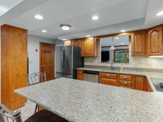 house with 5 bedroom, Mansfield MA ES105366786