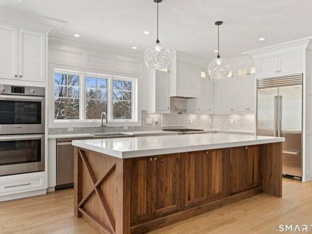 house with 5 bedroom, Madison CT ES104792389