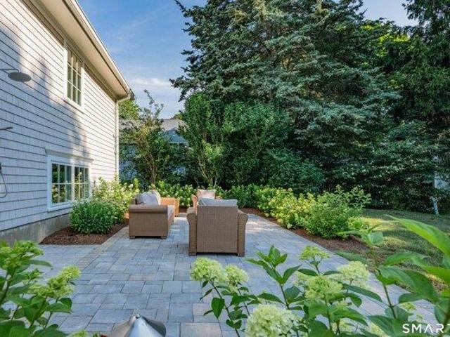 house with 5 bedroom, Madison CT ES104869426