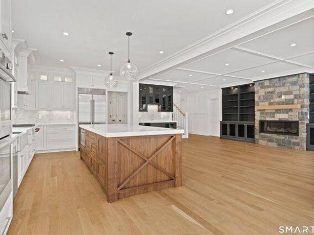 house with 5 bedroom, Madison CT ES105192590