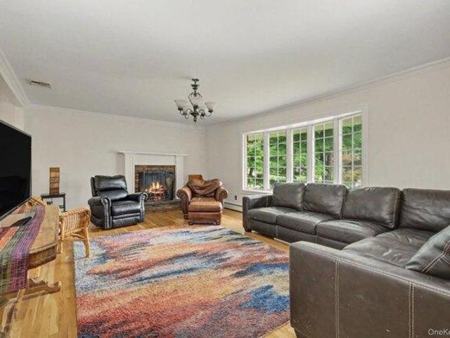 house with 5 bedroom, Mahopac NY ES105205021