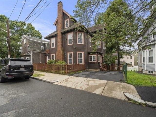 house with 5 bedroom, Malden MA ES104921554