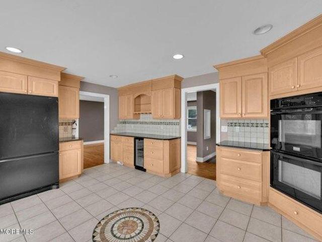 house with 5 bedroom, Marlboro NJ ES105159955