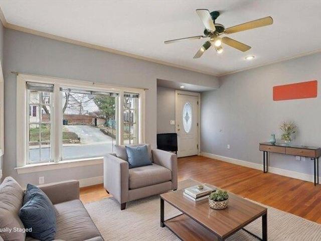house with 5 bedroom, Marlborough MA DLS102370336