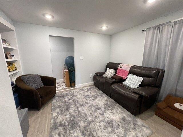 house with 5 bedroom, Marlborough MA ES104608117