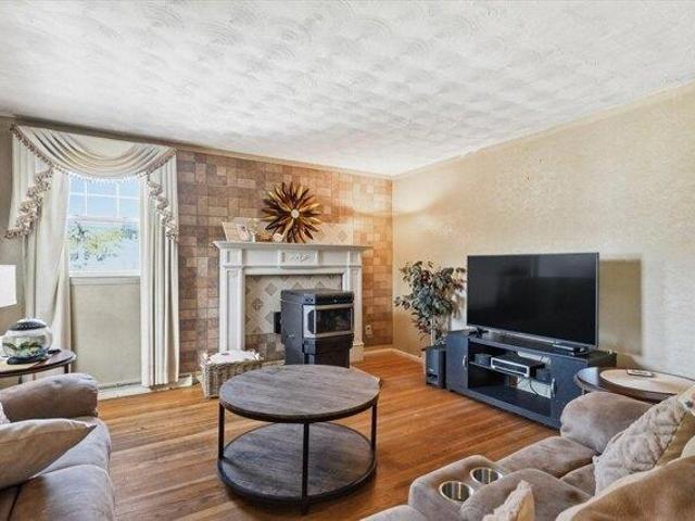 house with 5 bedroom, Marlborough MA ES104848966