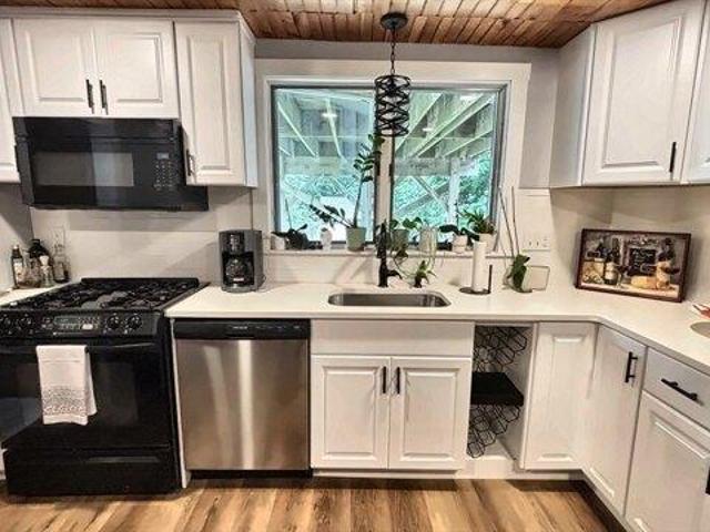 house with 5 bedroom, Marlborough MA ES105202567