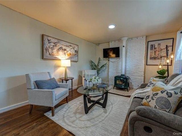 house with 5 bedroom, Mastic NY ES104922176