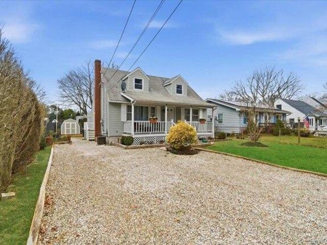 house with 5 bedroom, Mastic NY ES104922321