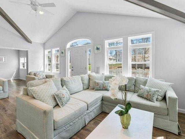 house with 5 bedroom, Mashpee MA ES105058904
