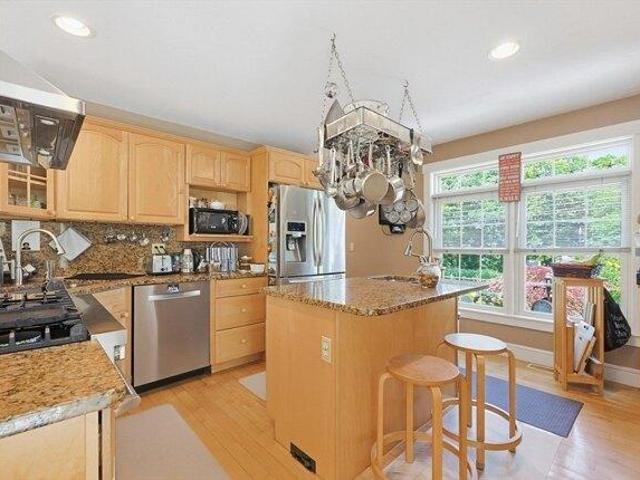 house with 5 bedroom, Mattapoisett MA ES104848861