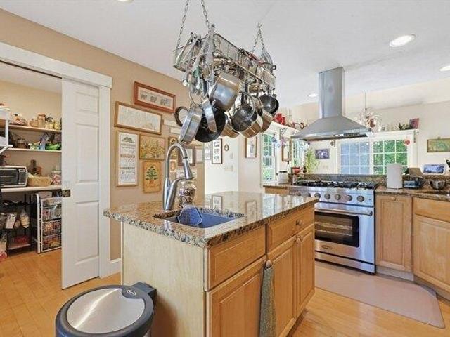 house with 5 bedroom, Mattapoisett MA ES105093416
