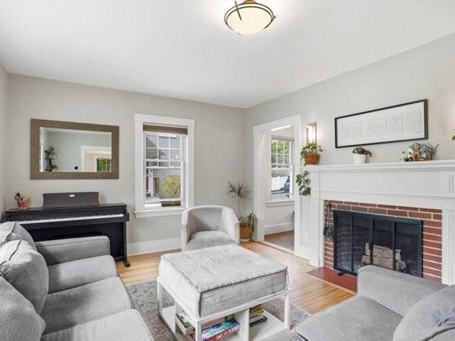 house with 5 bedroom, Maynard MA DS104044210