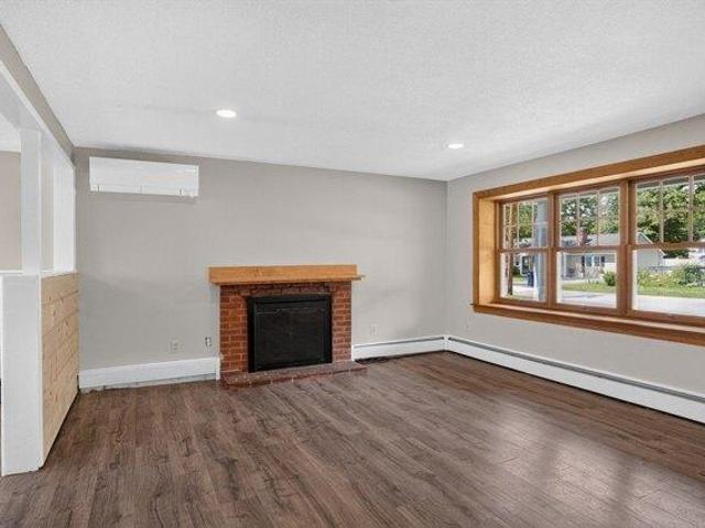 house with 5 bedroom, Maynard MA ES104833004