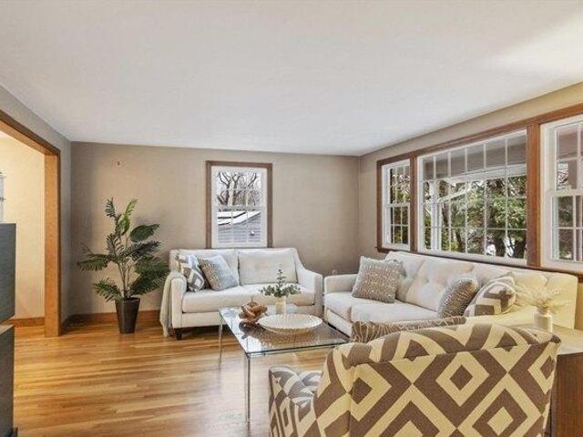 house with 5 bedroom, Maynard MA ES103036731