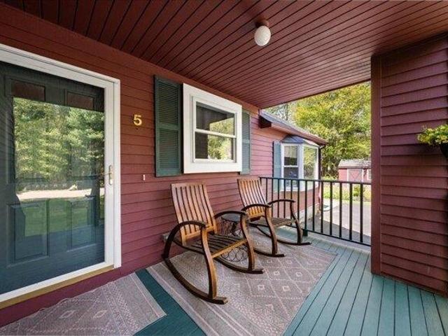 house with 5 bedroom, Medway MA ES103037052
