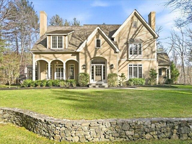 house with 5 bedroom, Medfield MA DS102444909