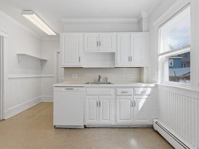 house with 5 bedroom, Medford MA DLS102120376