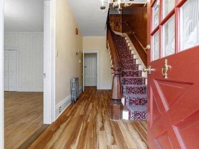 house with 5 bedroom, Medford MA DLS102369433