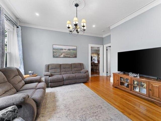 house with 5 bedroom, Medford MA DLS102724300