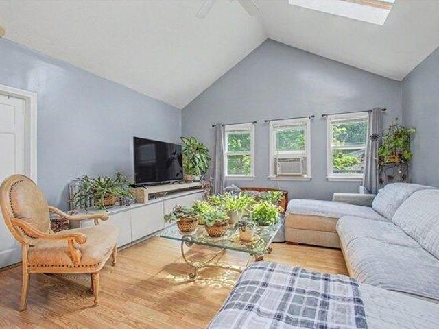 house with 5 bedroom, Medford MA ES104904690