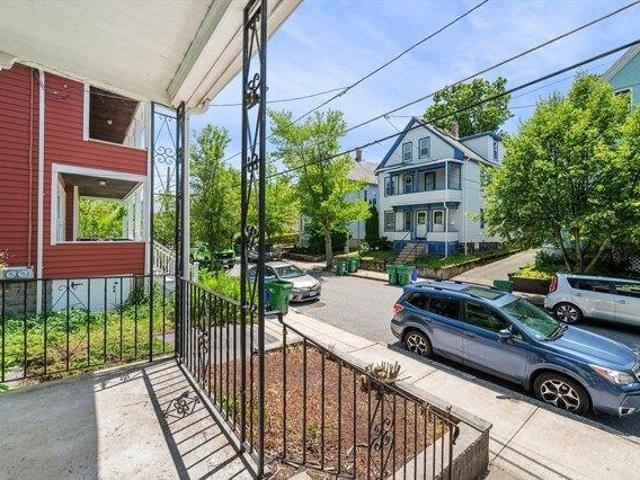 house with 5 bedroom, Medford MA ES104907441