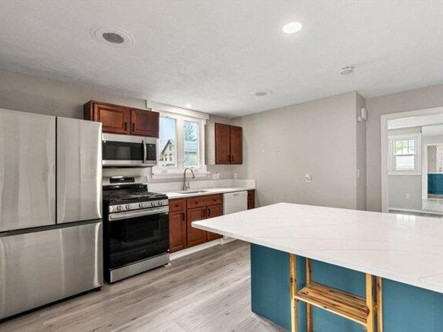 house with 5 bedroom, Medford MA ES105232859