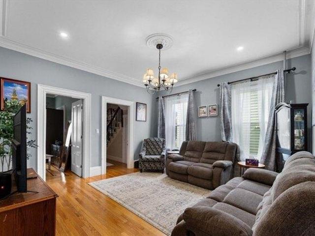 house with 5 bedroom, Medford MA ES102962000