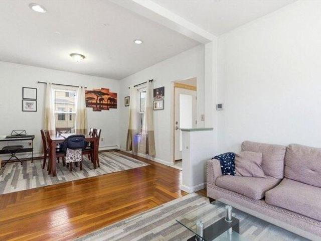 house with 5 bedroom, Medford MA ES103430982