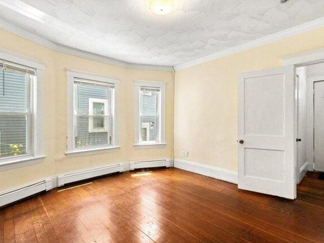 house with 5 bedroom, Medford MA ES103444049