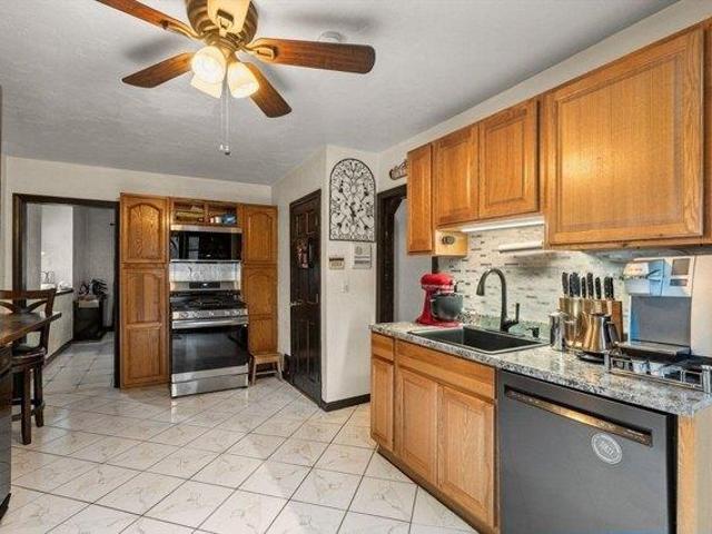 house with 5 bedroom, Medford MA ES103441352