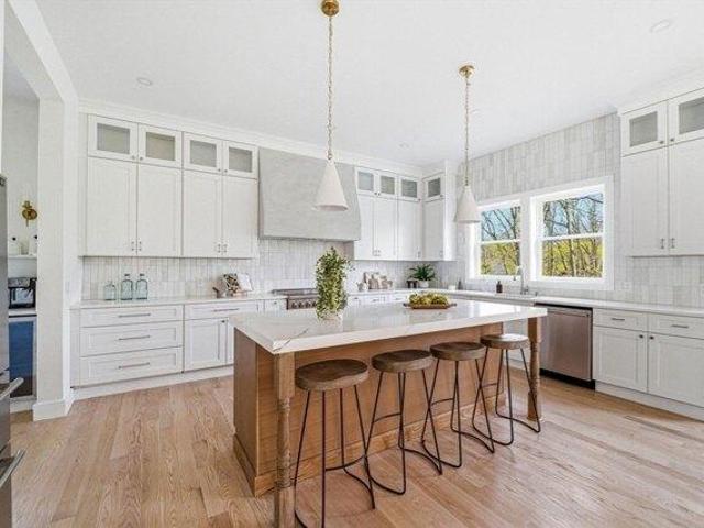 house with 5 bedroom, Melrose MA ES104409457