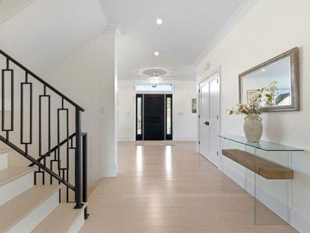 house with 5 bedroom, Melrose MA ES104919927