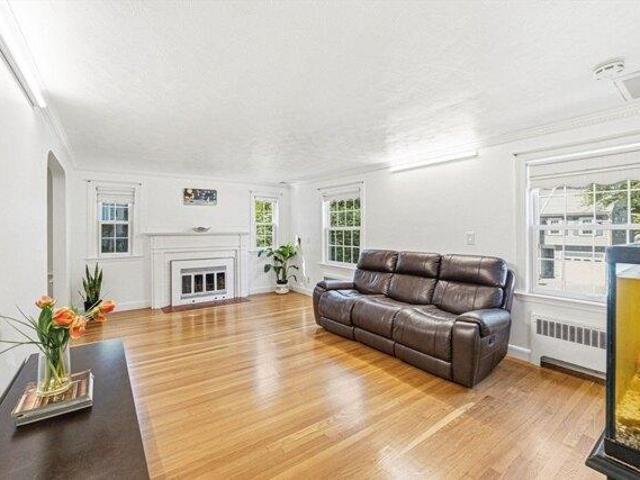 house with 5 bedroom, Melrose MA ES105079842